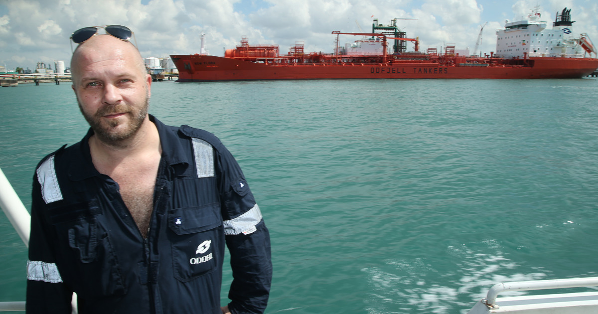 fra-fiske-med-far-til-port-captain-for-asia
